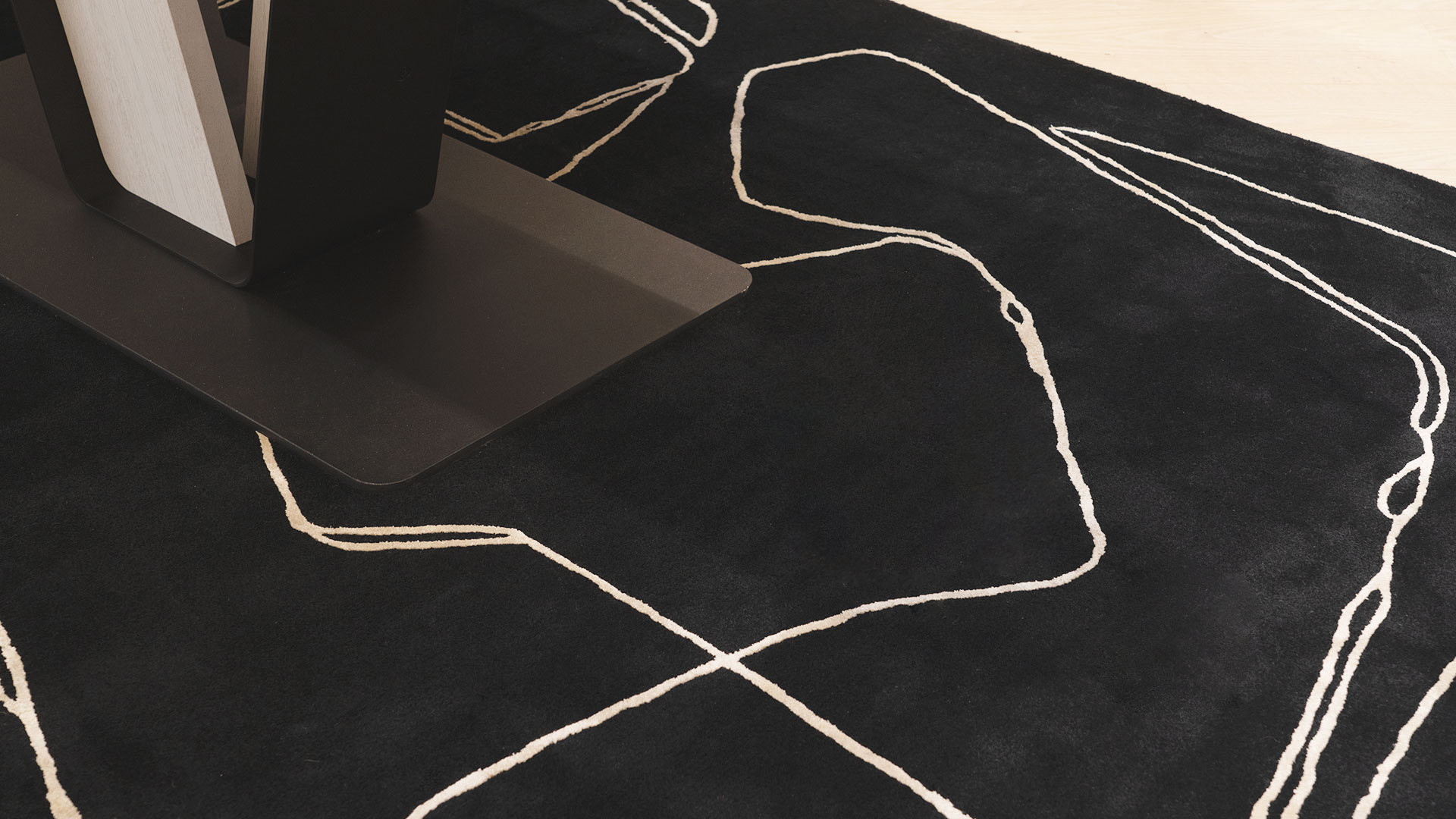 AMALGAME rectangular rug | Une page noire | Mobilier de France Canada)