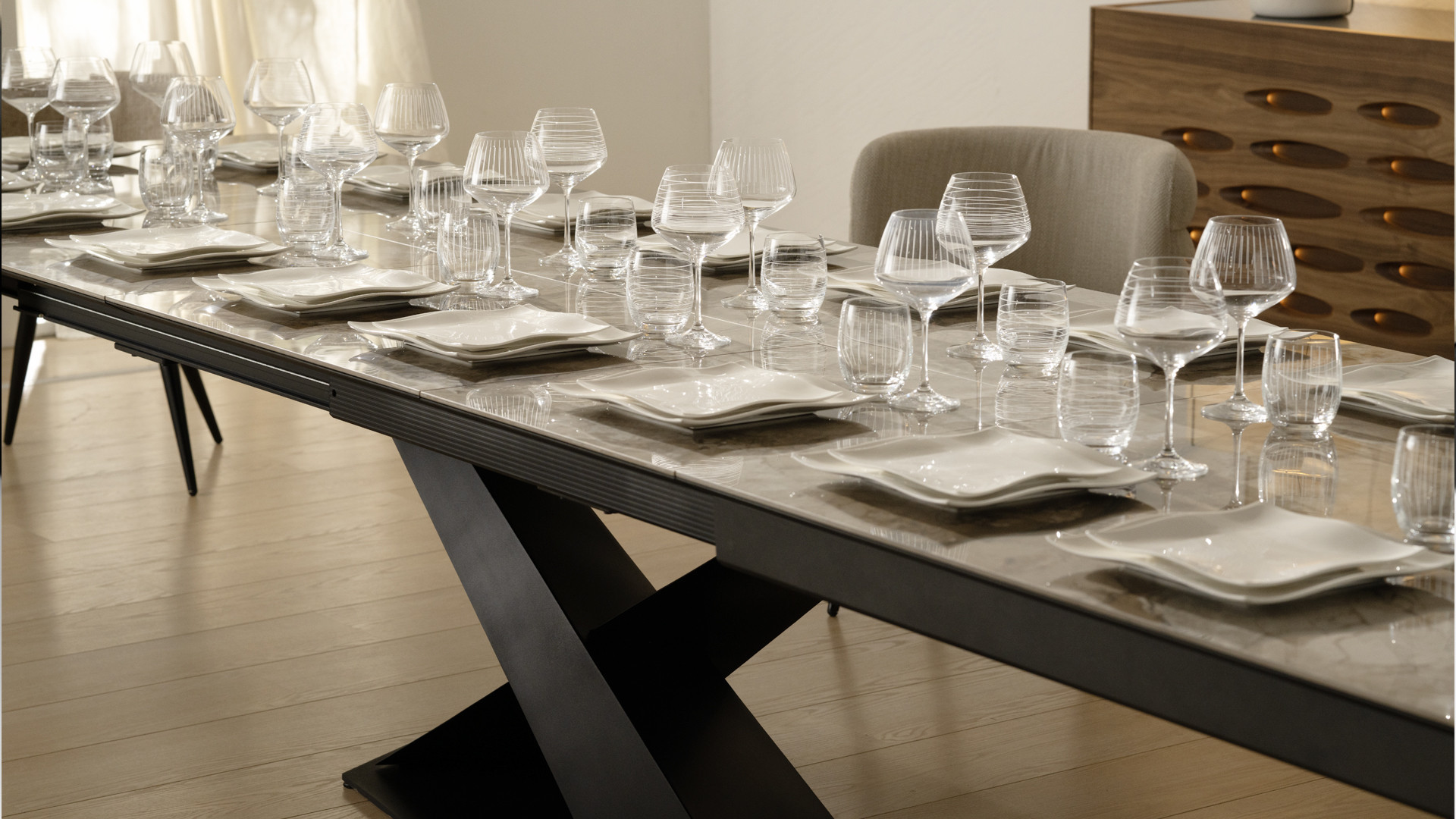 Extendable ceramic dining table ECLIPSE | Table XL